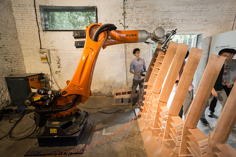 Robot-Assisted Assembly in Wood Construction – Oliver David Krieg